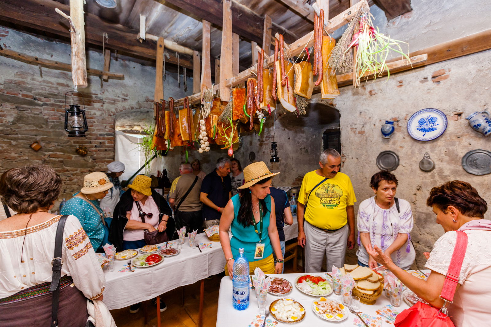 Paște în Mărginimea Sibiului, tradiții însuflețite cu belșug și voie bună