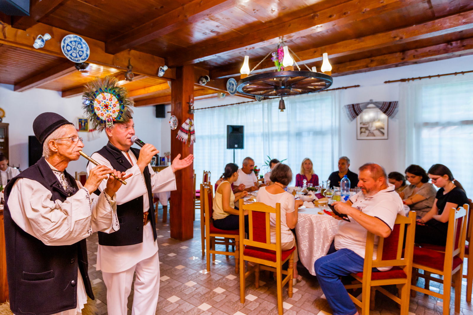 Paște în Mărginimea Sibiului, tradiții însuflețite cu belșug și voie bună