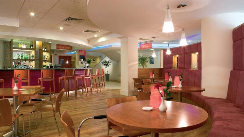 Oferte cazare Ibis Heathrow Airport (24 Km From London) Londra, England ...